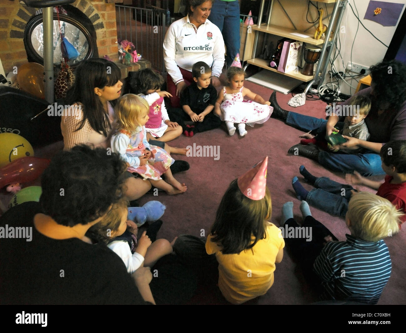 Children playing pass parcel birthday hi-res stock photography and ...