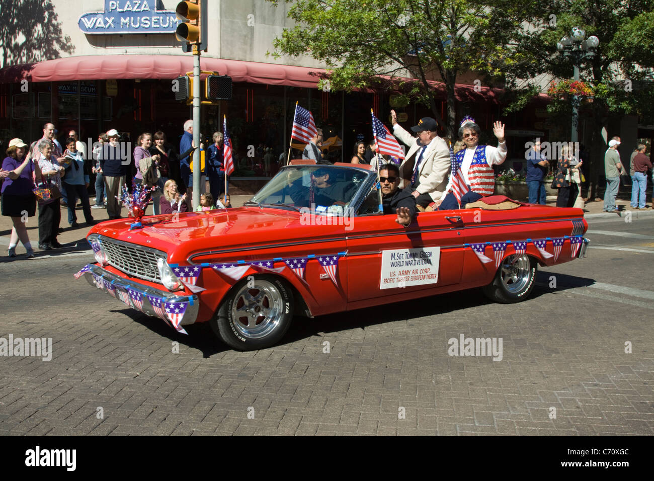 Parade motorcade hi-res stock photography and images - Alamy