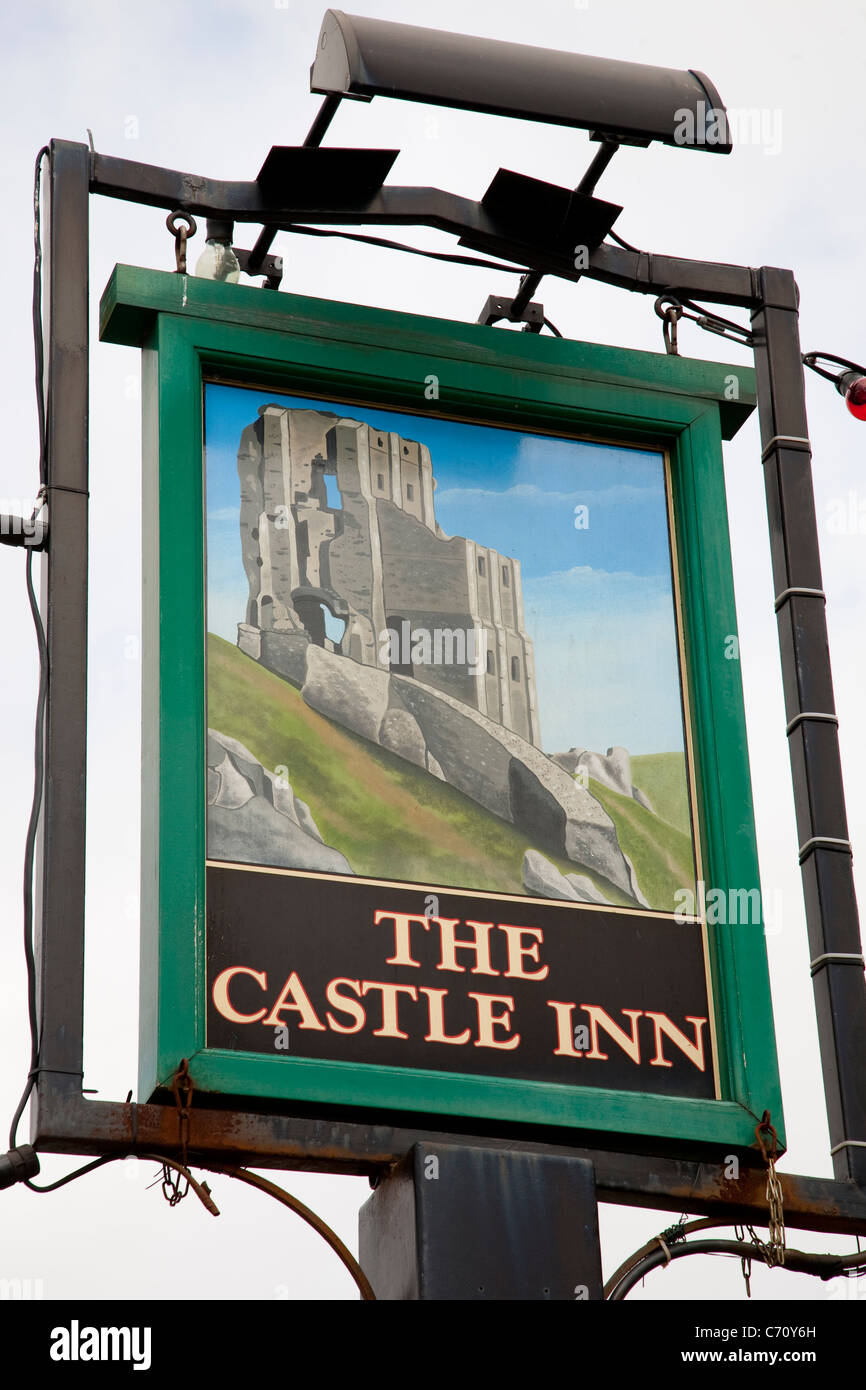 The castle pub sign hi-res stock photography and images - Alamy