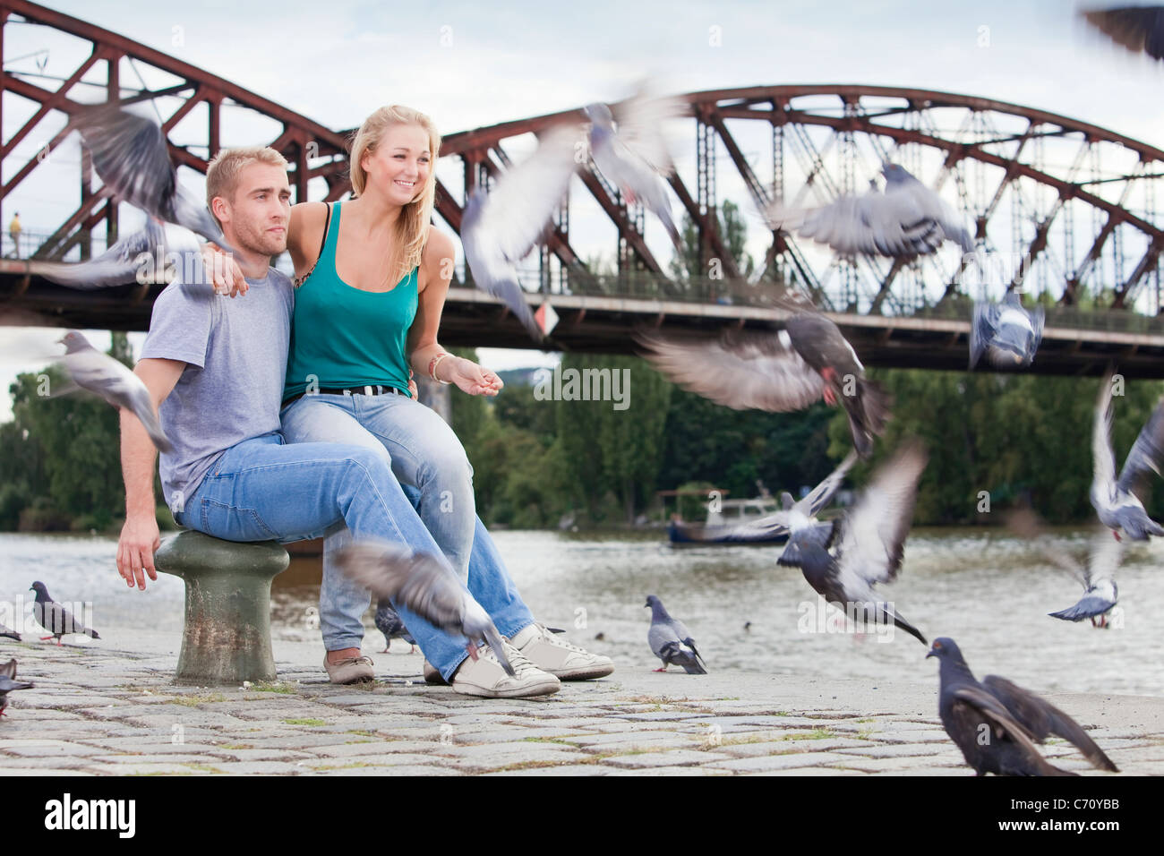 Riverside birds hi-res stock photography and images - Alamy
