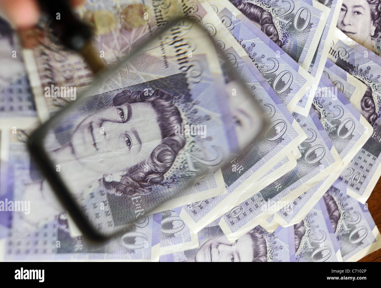 Bank of England £20 sterling notes under a magnifying glass Stock Photo ...