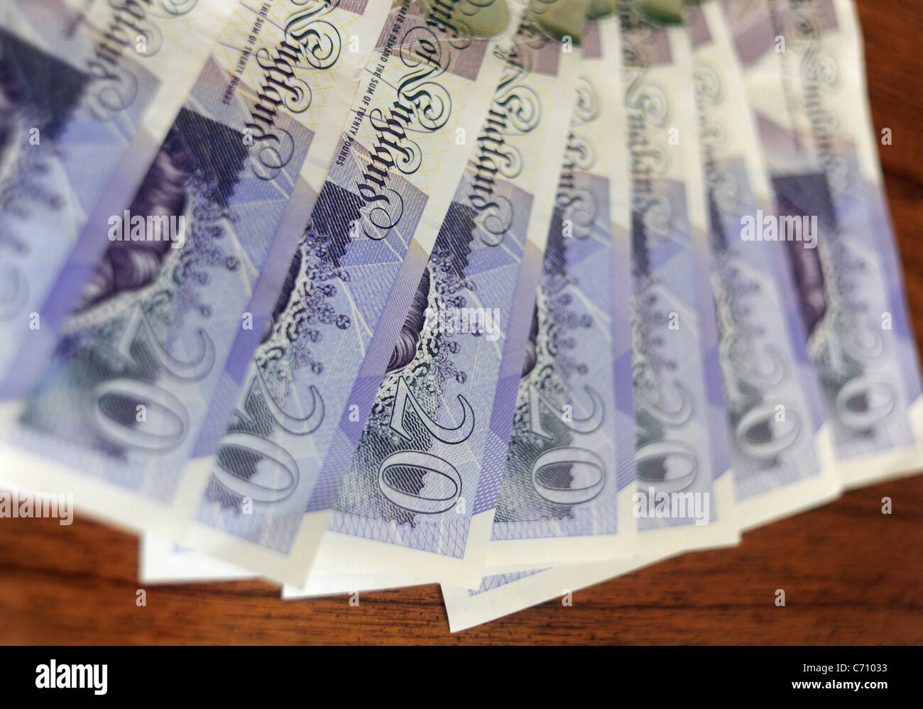 Bank of England £20 sterling notes under a magnifying glass Stock Photo ...