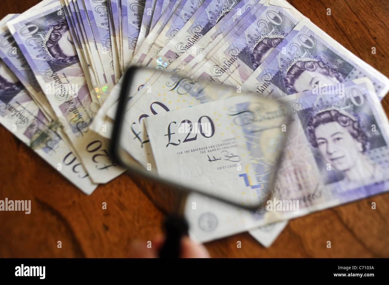 Bank of England £20 sterling notes under a magnifying glass Stock Photo ...