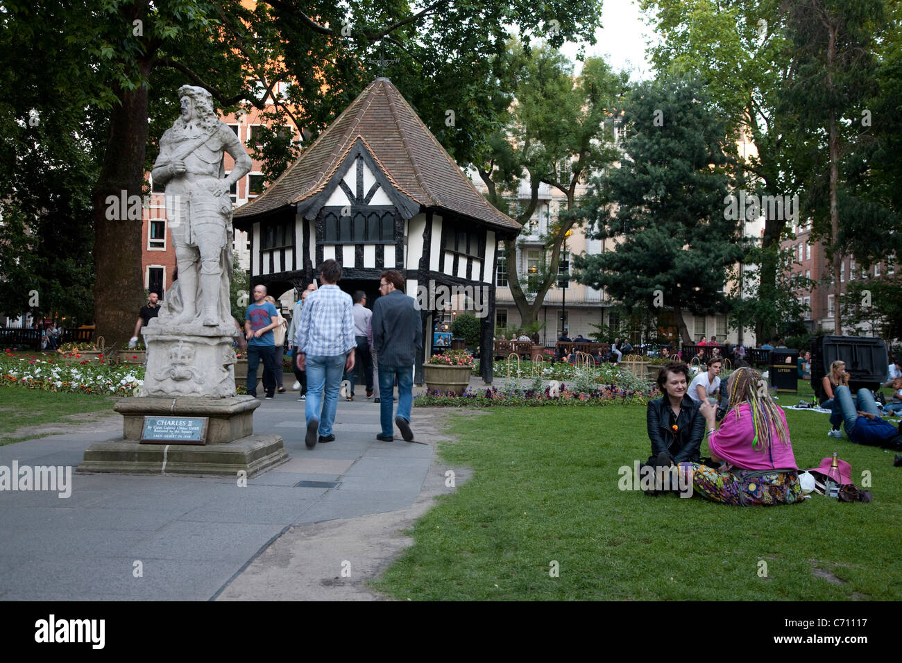 Soho square statue hi-res stock photography and images - Alamy