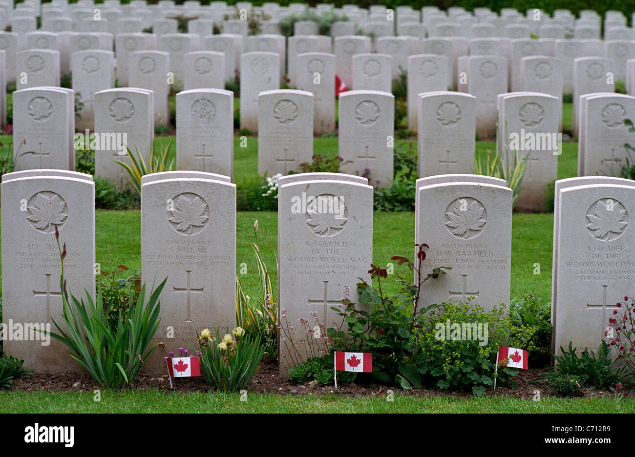 DIEPPE CANADIAN WAR CEMETERY, HAUTOT-SUR-MER,WW1 and WW2 Cemeteries ...