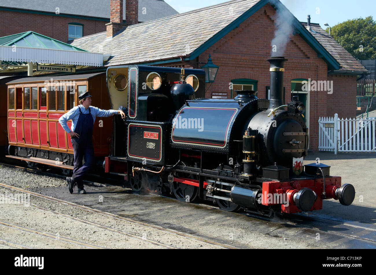 Talyllyn Railway train waits at Wharf Station, Tywyn, Gwynedd, Wales ...