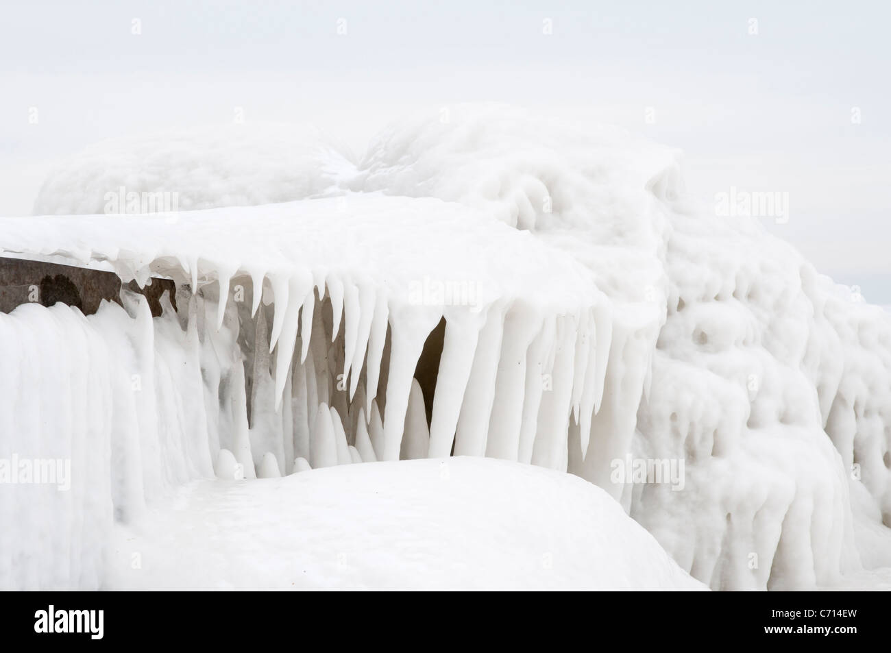 Ice accumulation on the shores of Lake Erie Stock Photo - Alamy