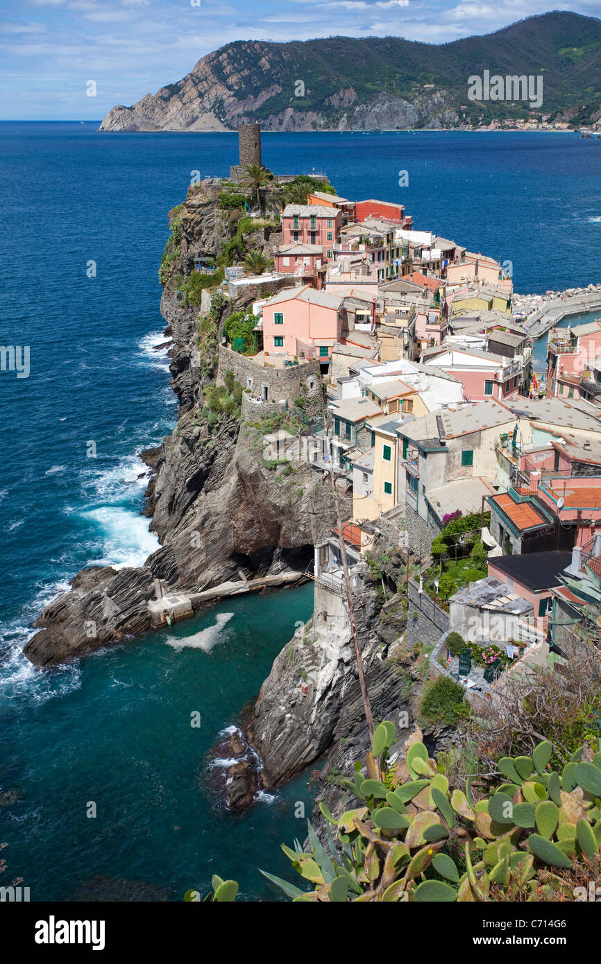 Idyllic fishing village Vernazza, National park Cinque Terre, Unesco ...