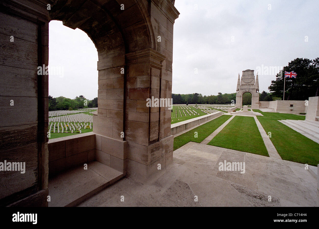 Etaples cemetery, Northern France. WW1 and WW2 Cemeteries maintained by ...