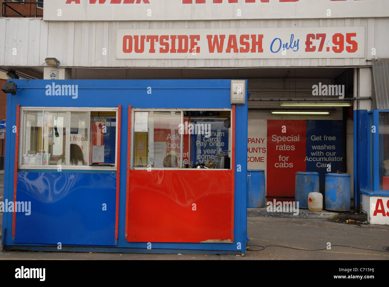 Car wash in Central London Stock Photo - Alamy