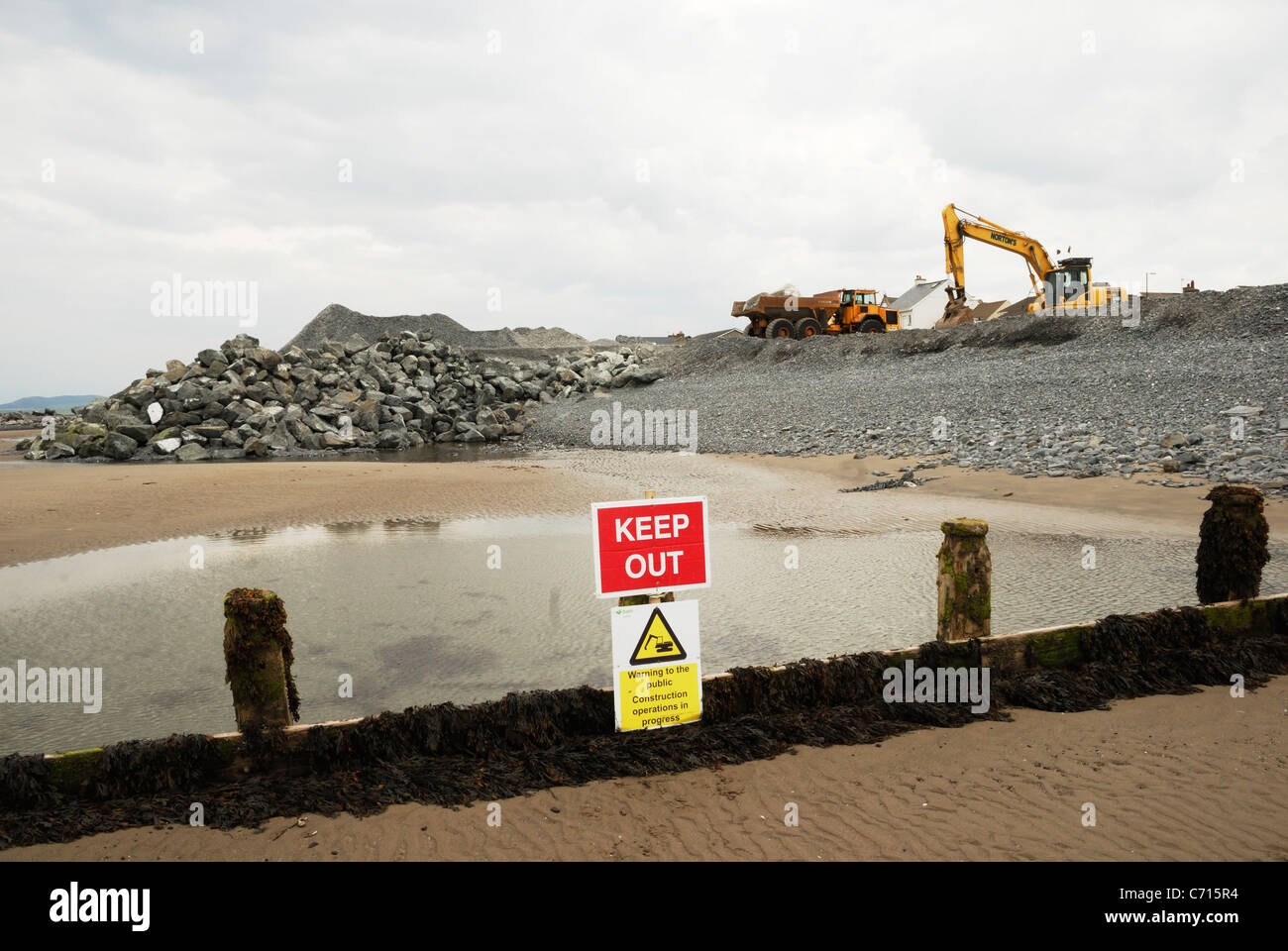 Machinery constructing sea defences borth hi-res stock photography and ...