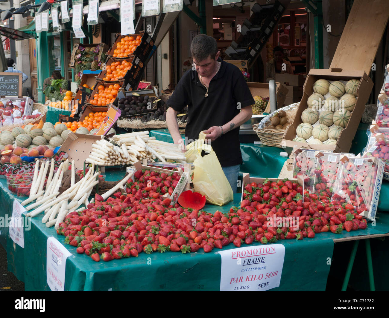 Ternes market hi-res stock photography and images - Alamy