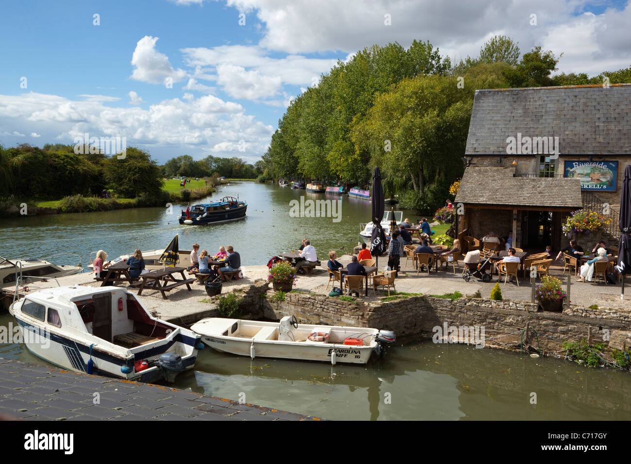 The Riverside pub and River Thames at Lechlade Stock Photo - Alamy