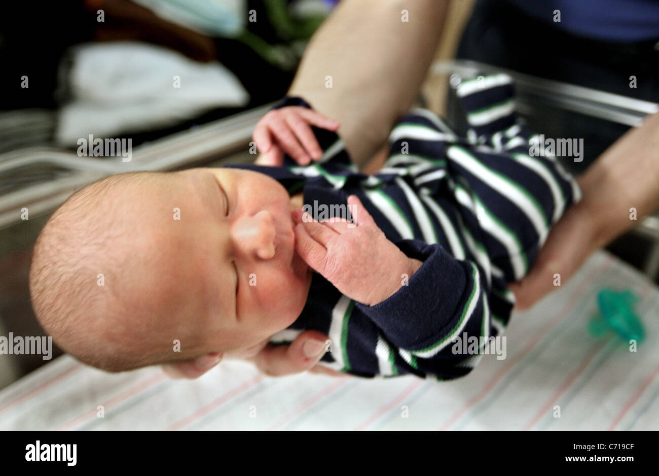Newborn baby hospital hi-res stock photography and images - Alamy