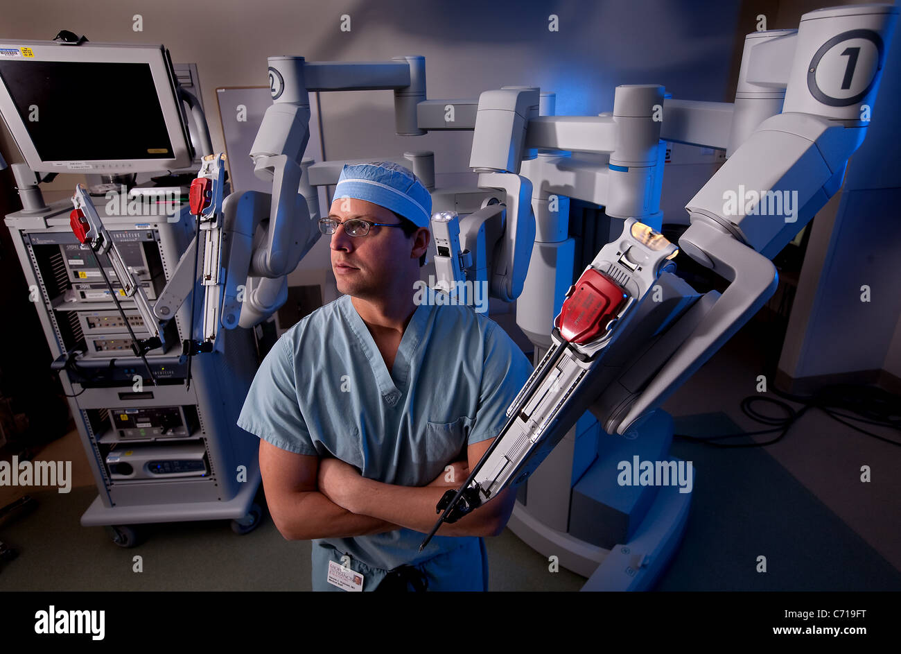 Doctor poses by the da Vinci surgical machine at a local hospital Stock ...