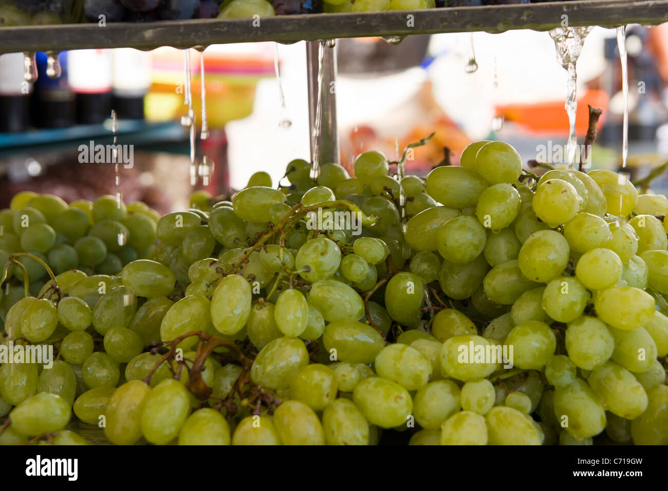 Grapes for sale on a market stall Stock Photo - Alamy