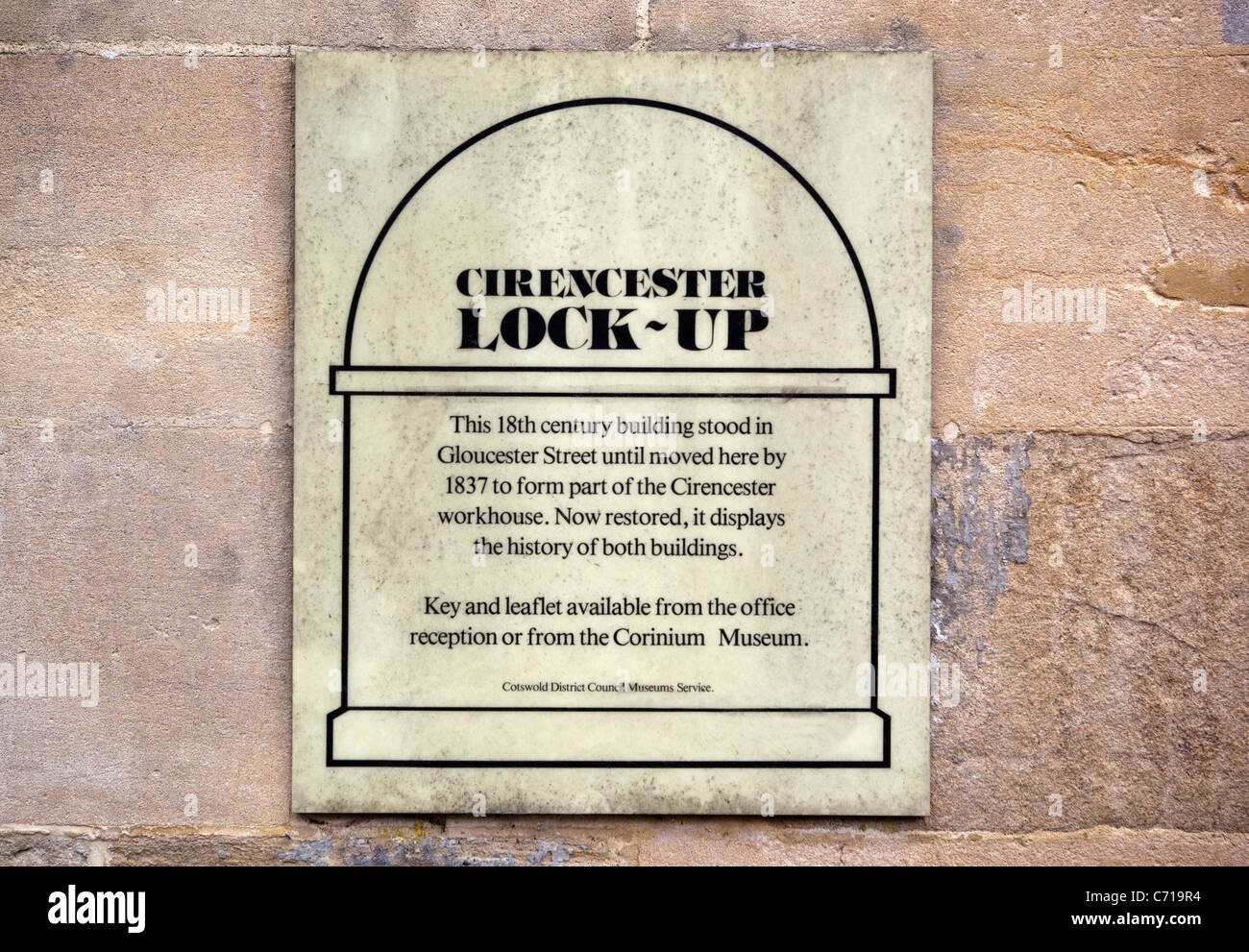 Old english village sign hi-res stock photography and images - Alamy