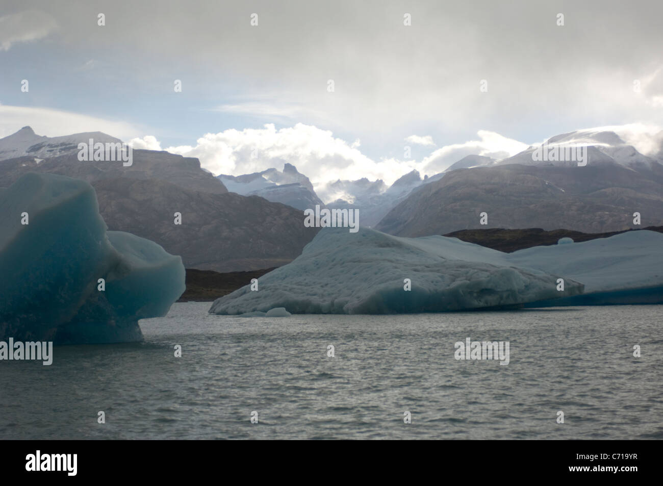 The Upsala Glacier in Argentina dumps huge lumps of ice into Lago ...