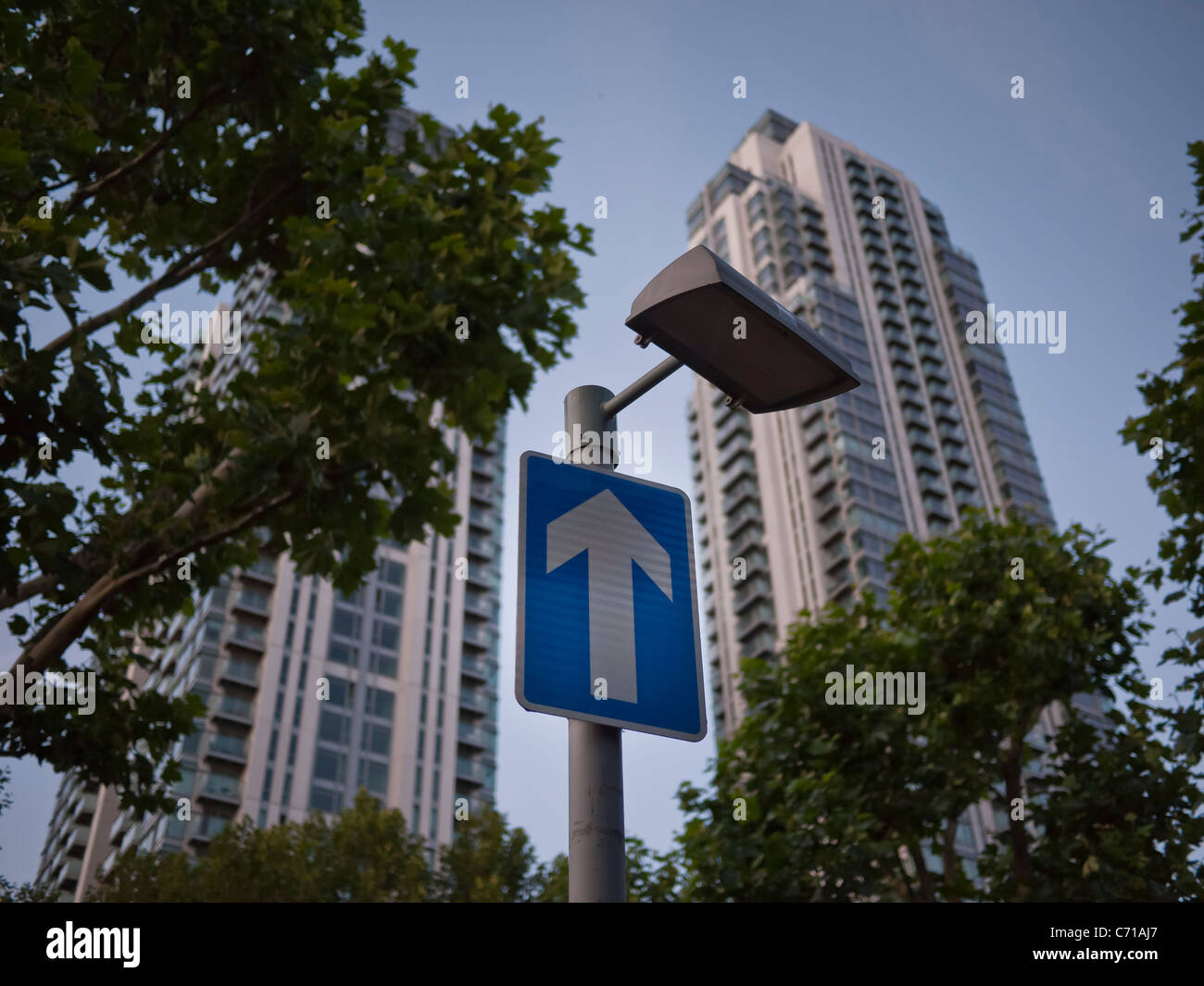 Buildings straight up hi-res stock photography and images - Alamy