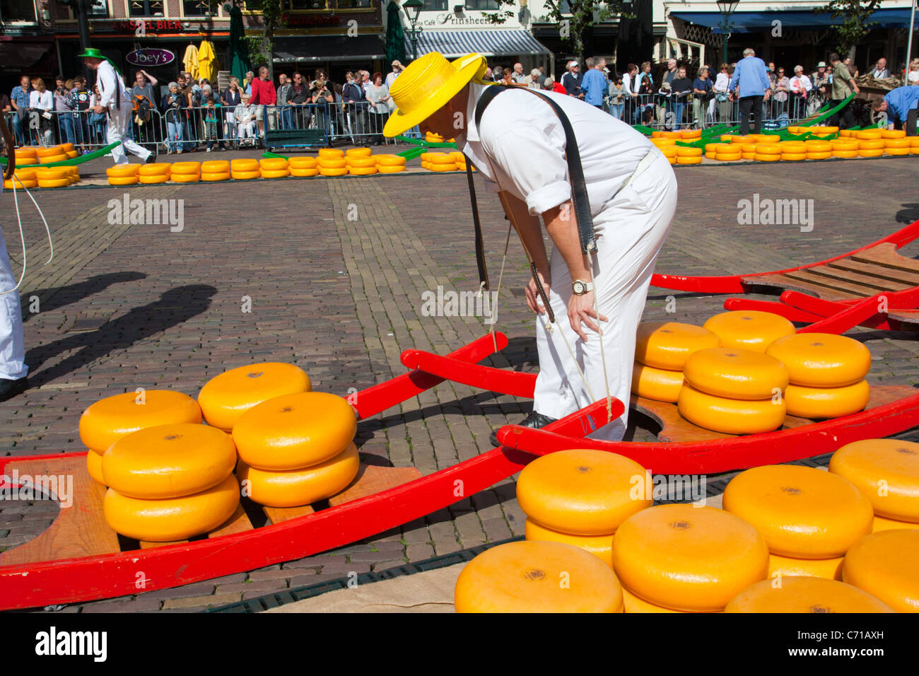 Dutch cheese market alkmaar hi-res stock photography and images - Alamy