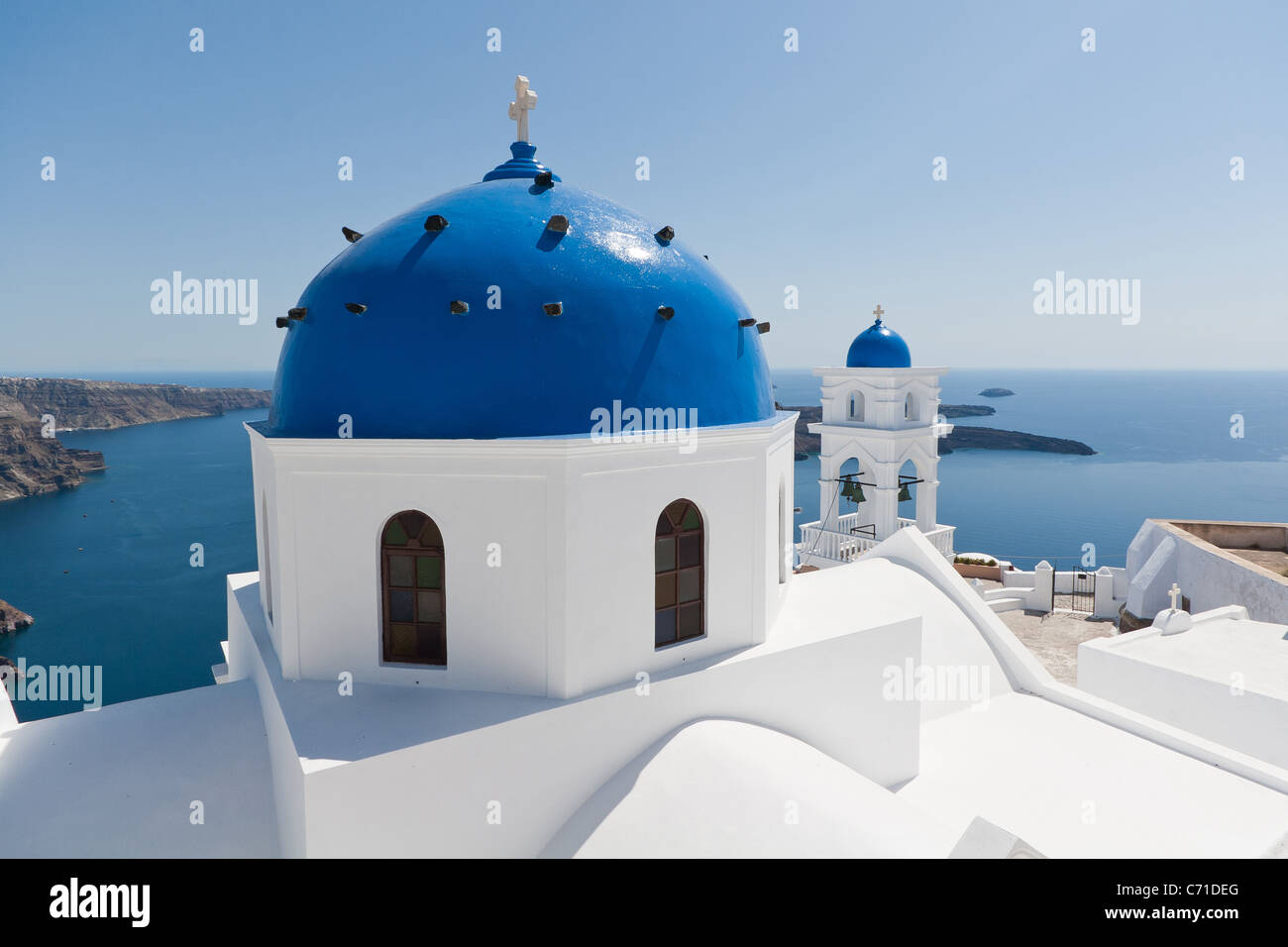 Famous blue domes of santorini hi-res stock photography and images - Alamy