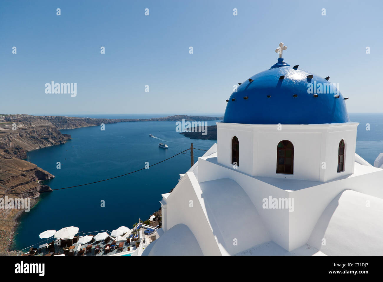 Famous blue domes of santorini hi-res stock photography and images - Alamy