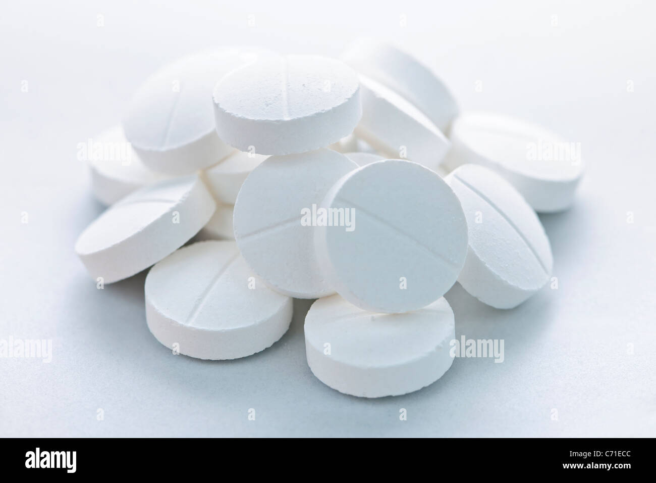 White calcium tablets hi-res stock photography and images - Alamy