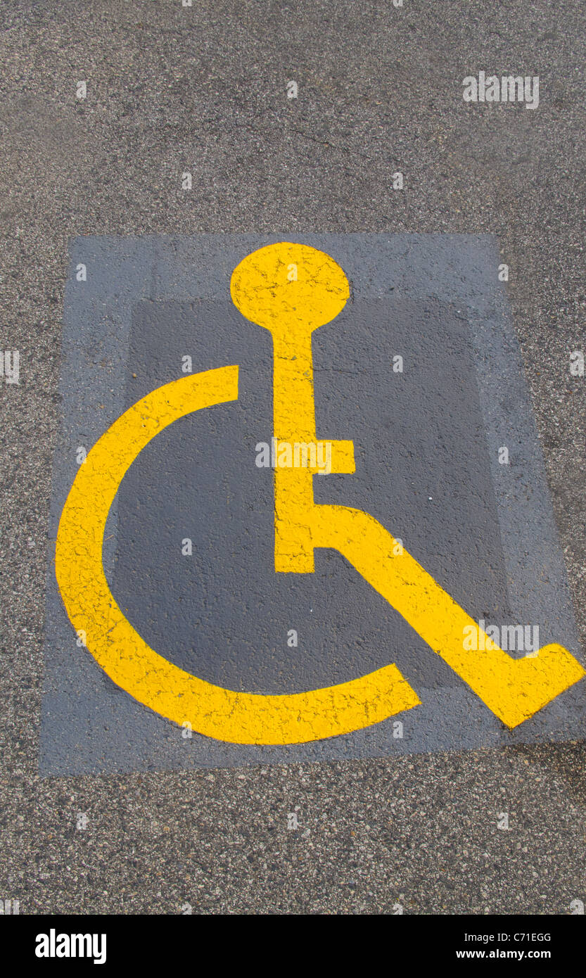 Wheelchair road sign hi-res stock photography and images - Alamy