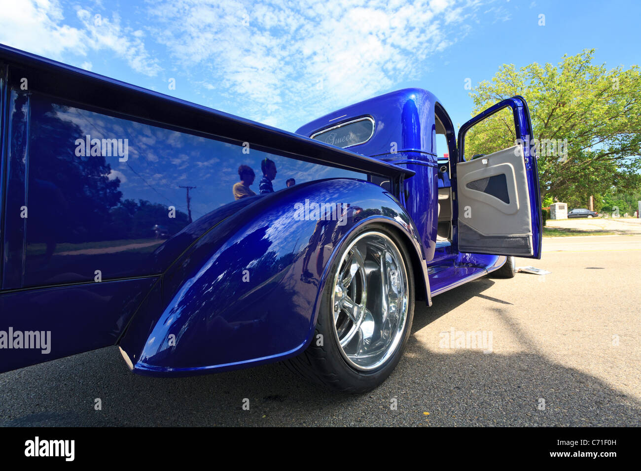 Classic pickup hi-res stock photography and images - Alamy