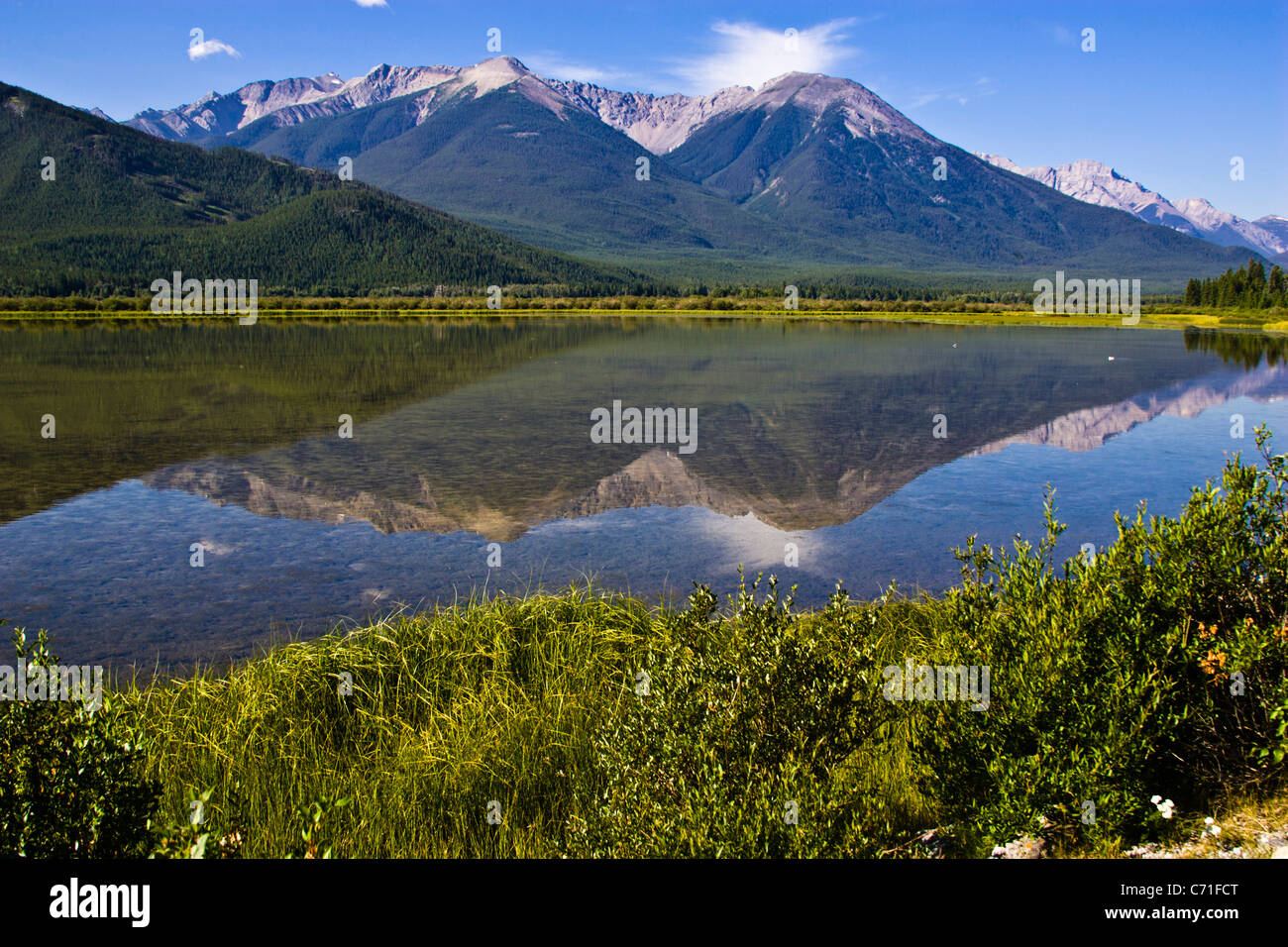 Reflections of Mt Rundle in the Vermillion Lakes in Banff National Park ...