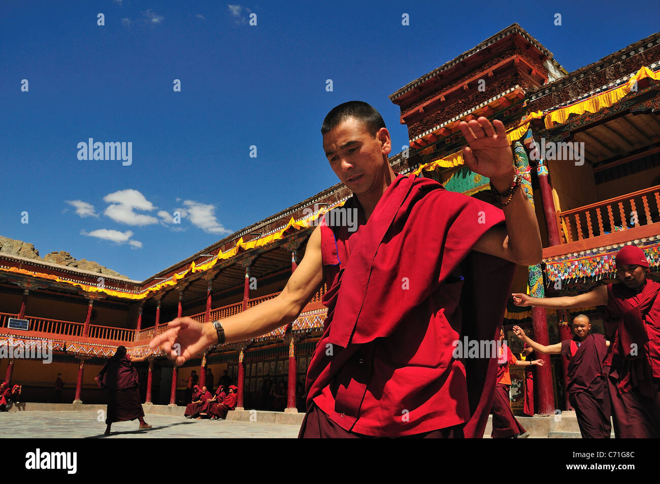 A day before the festival monks practicing dance at Hemis temple Stock ...