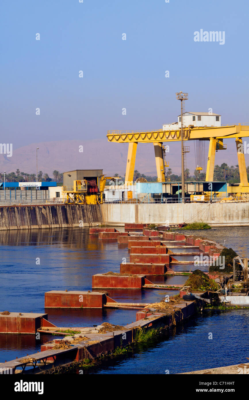 Remains of the old Ship Lock at Esna Stock Photo - Alamy