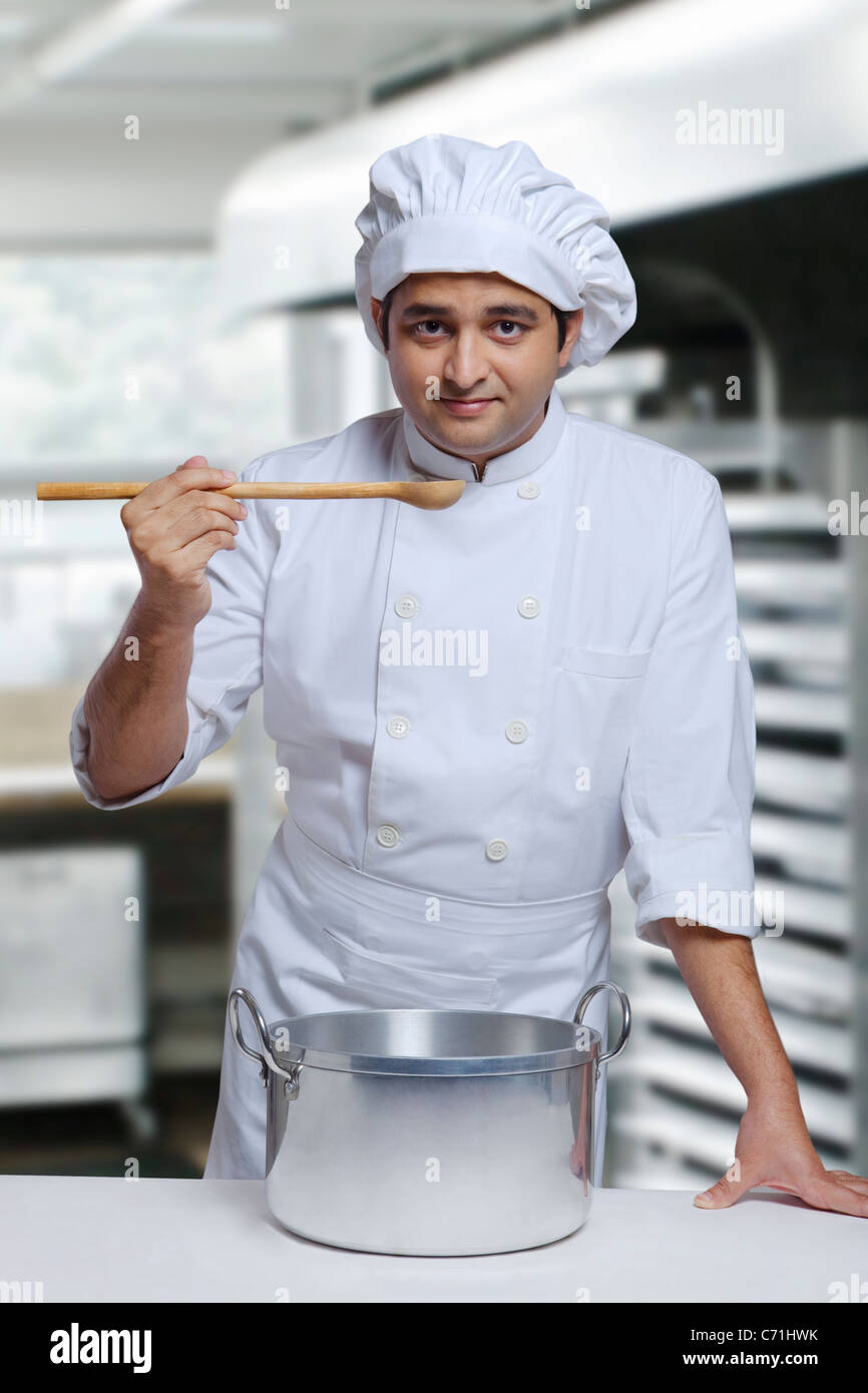 Wooden kitchens hi-res stock photography and images - Alamy