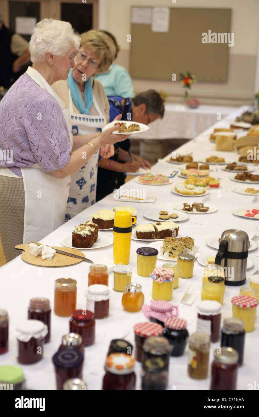 Judging entries in the Kinghorn village vegetable and flower show Stock ...