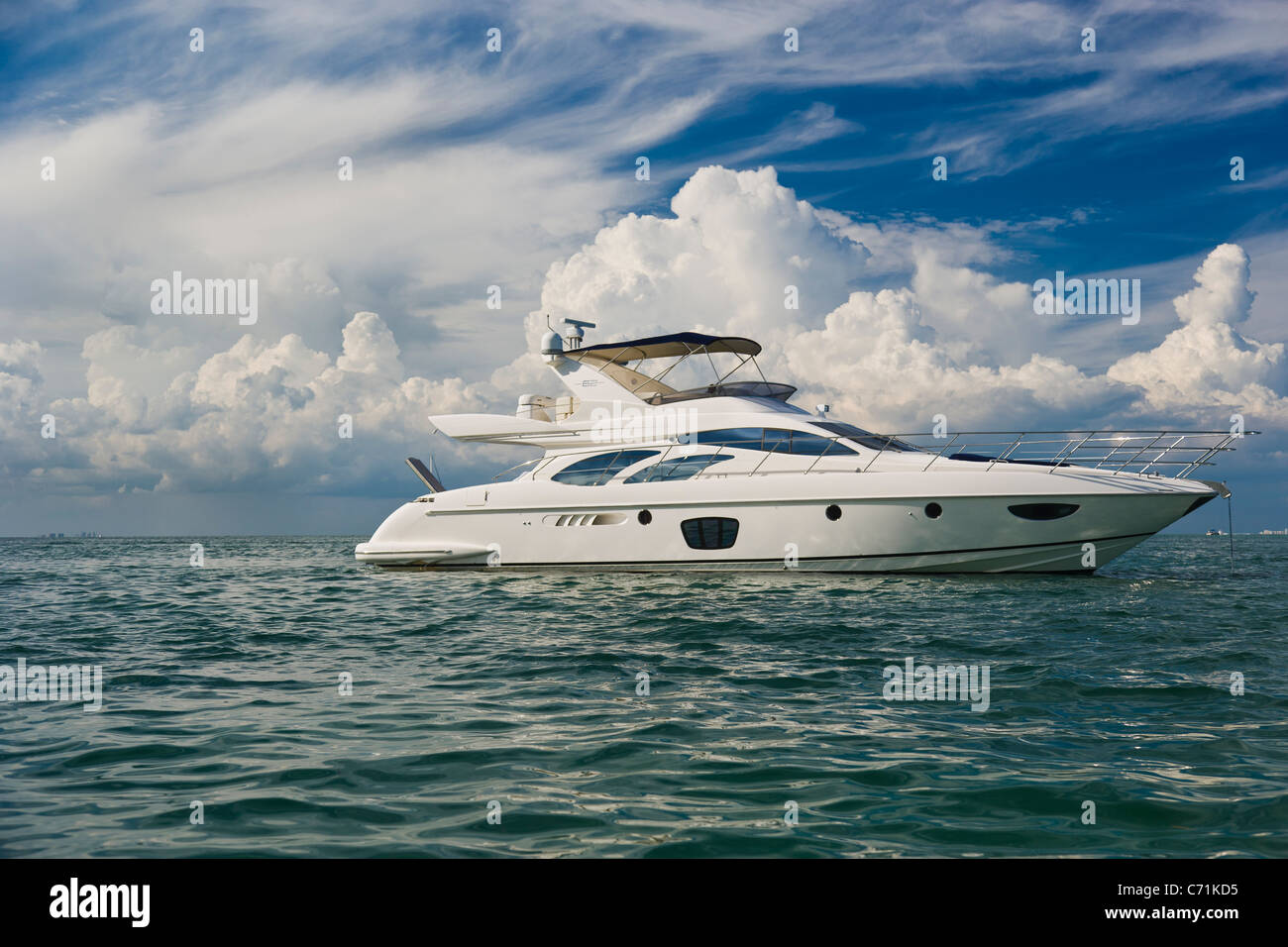 Yacht anchored at Elliot Key, Florida, USA Stock Photo - Alamy