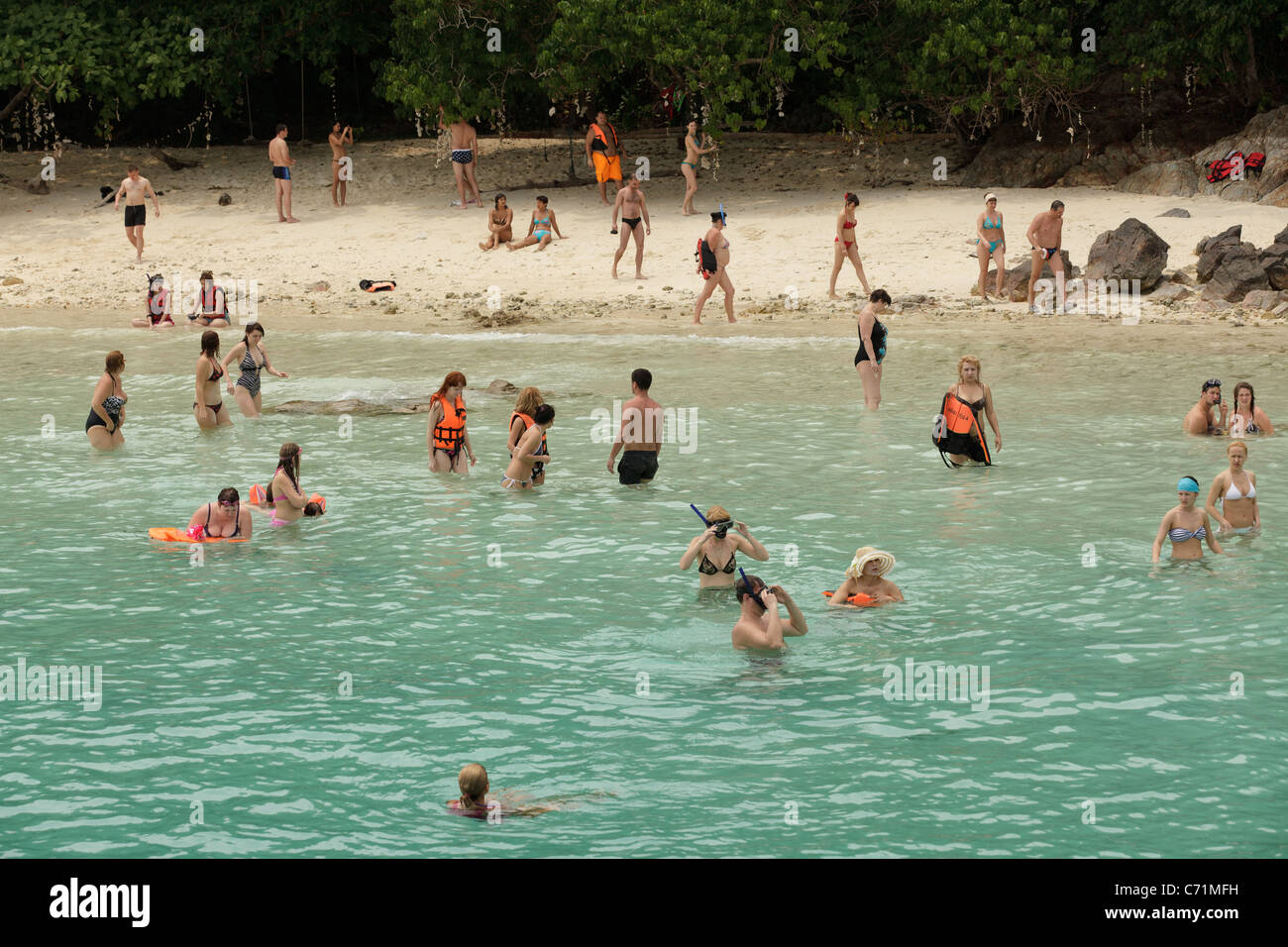 Thailand beach tourists crowd hi-res stock photography and images - Alamy