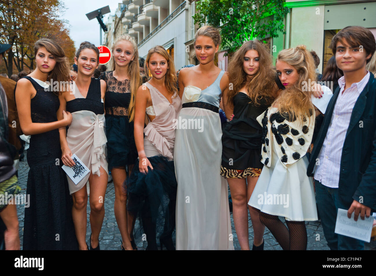 Paris, France, Medium Group of People, Front, Fashionable Dress Young ...