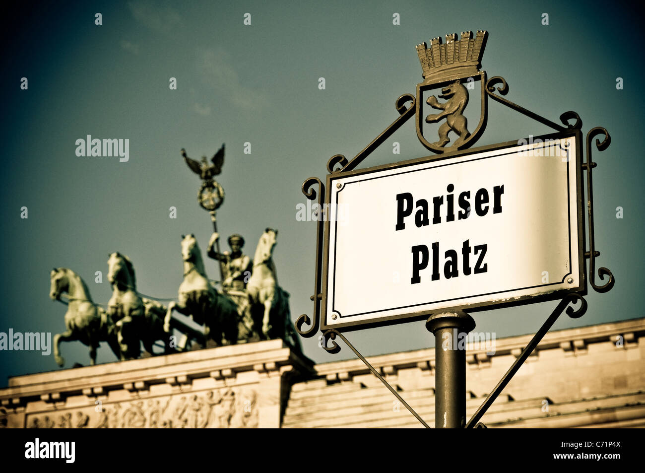 Pariser platz square hi-res stock photography and images - Alamy
