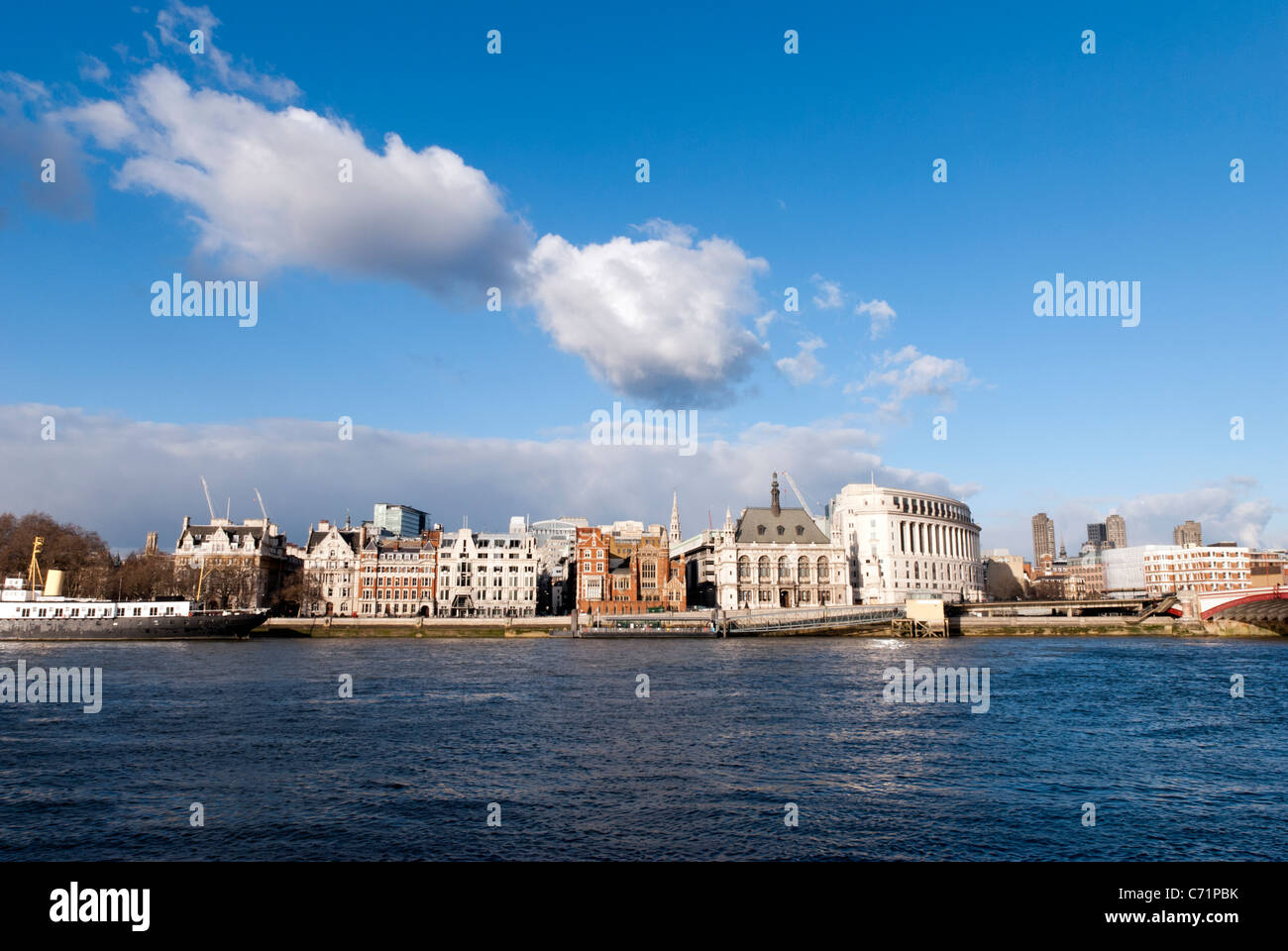 Victoria embankment hi-res stock photography and images - Alamy