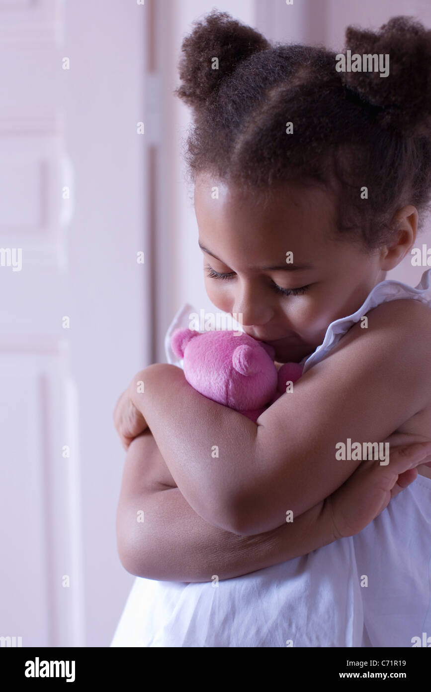 Cuddling teddy bears hi-res stock photography and images - Alamy