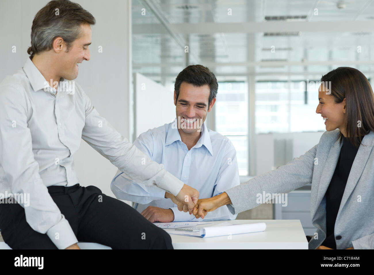 Businessmen fist bumping hi-res stock photography and images - Alamy