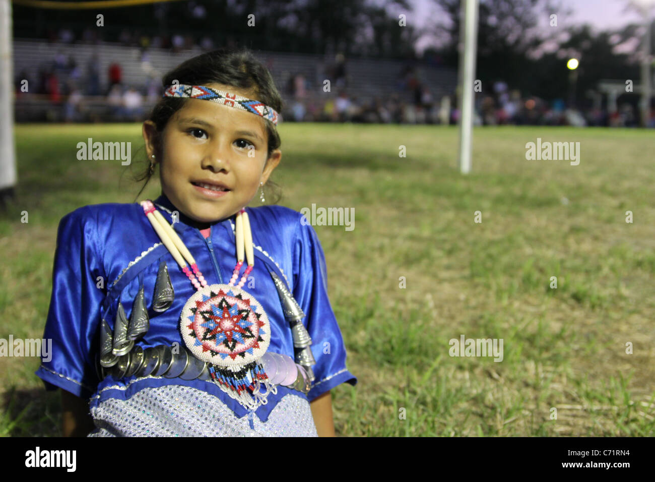 Pow wow dance child hi-res stock photography and images - Alamy