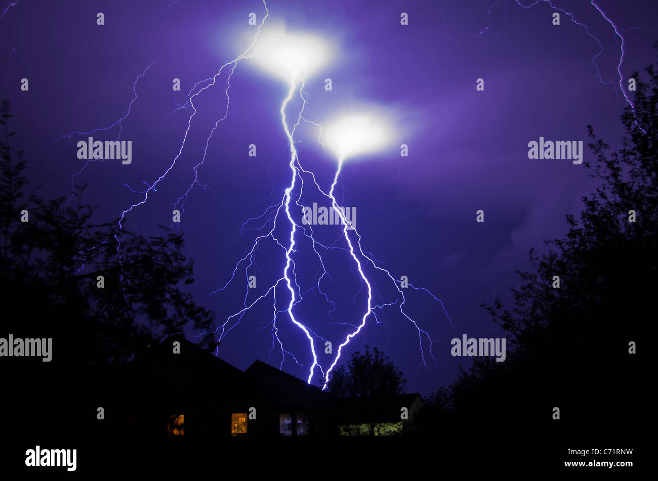 Lightning strike hi-res stock photography and images - Alamy