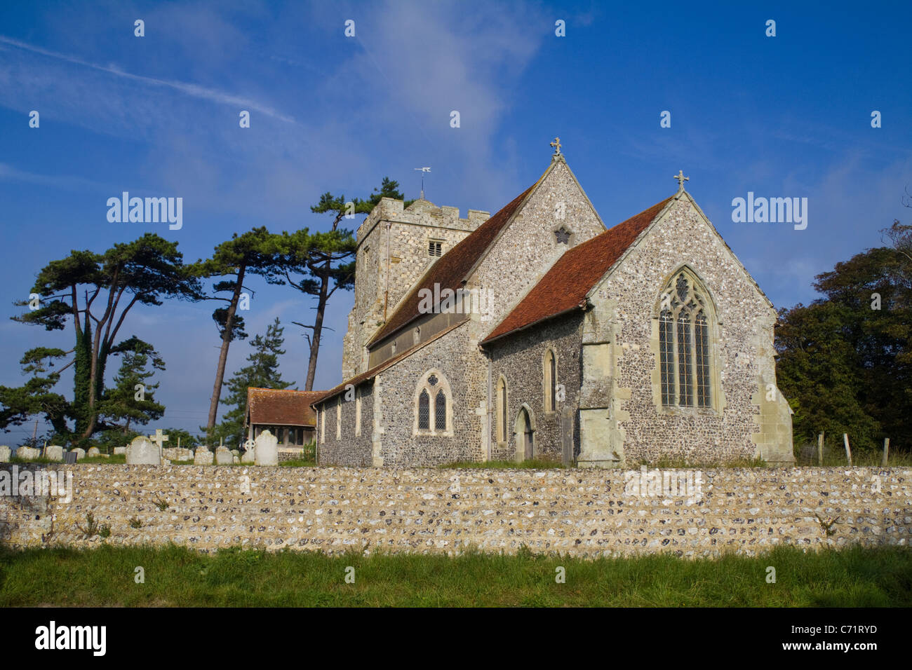 English medieval church hi-res stock photography and images - Alamy