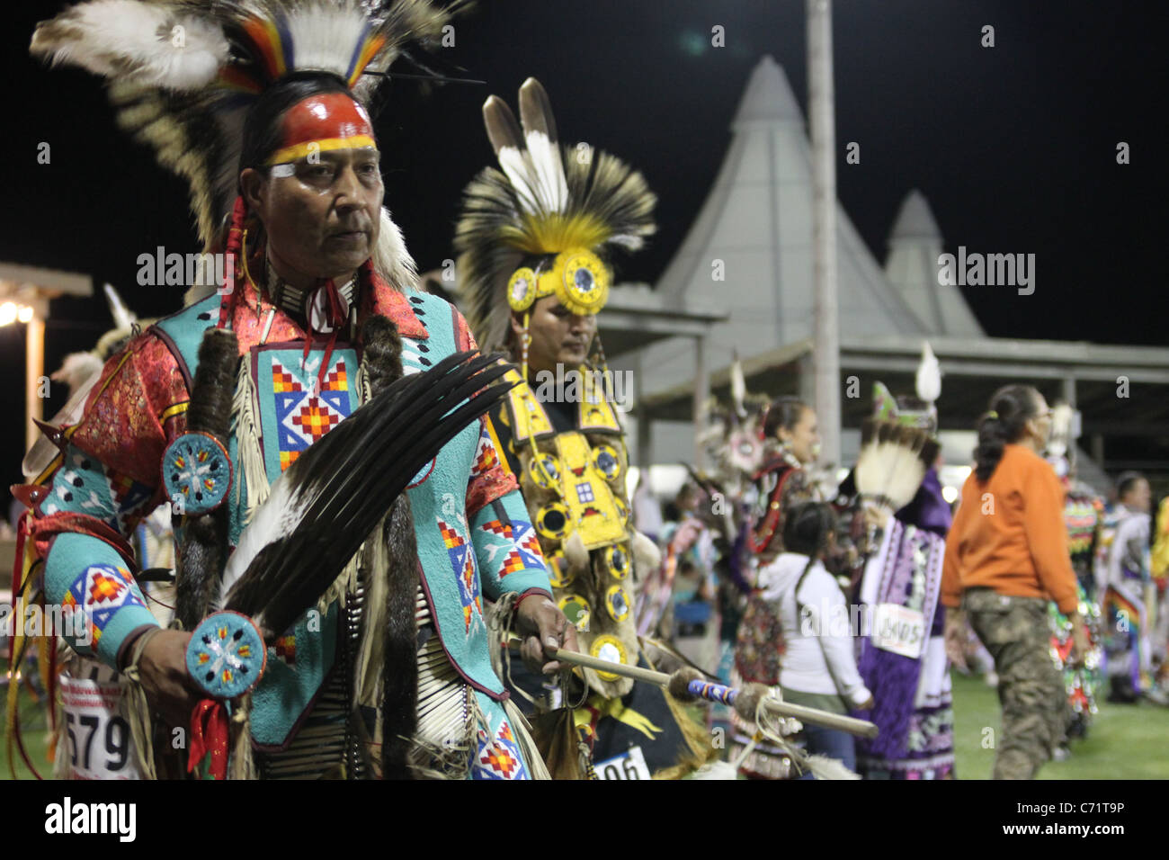 Native american grass dance hi-res stock photography and images - Alamy