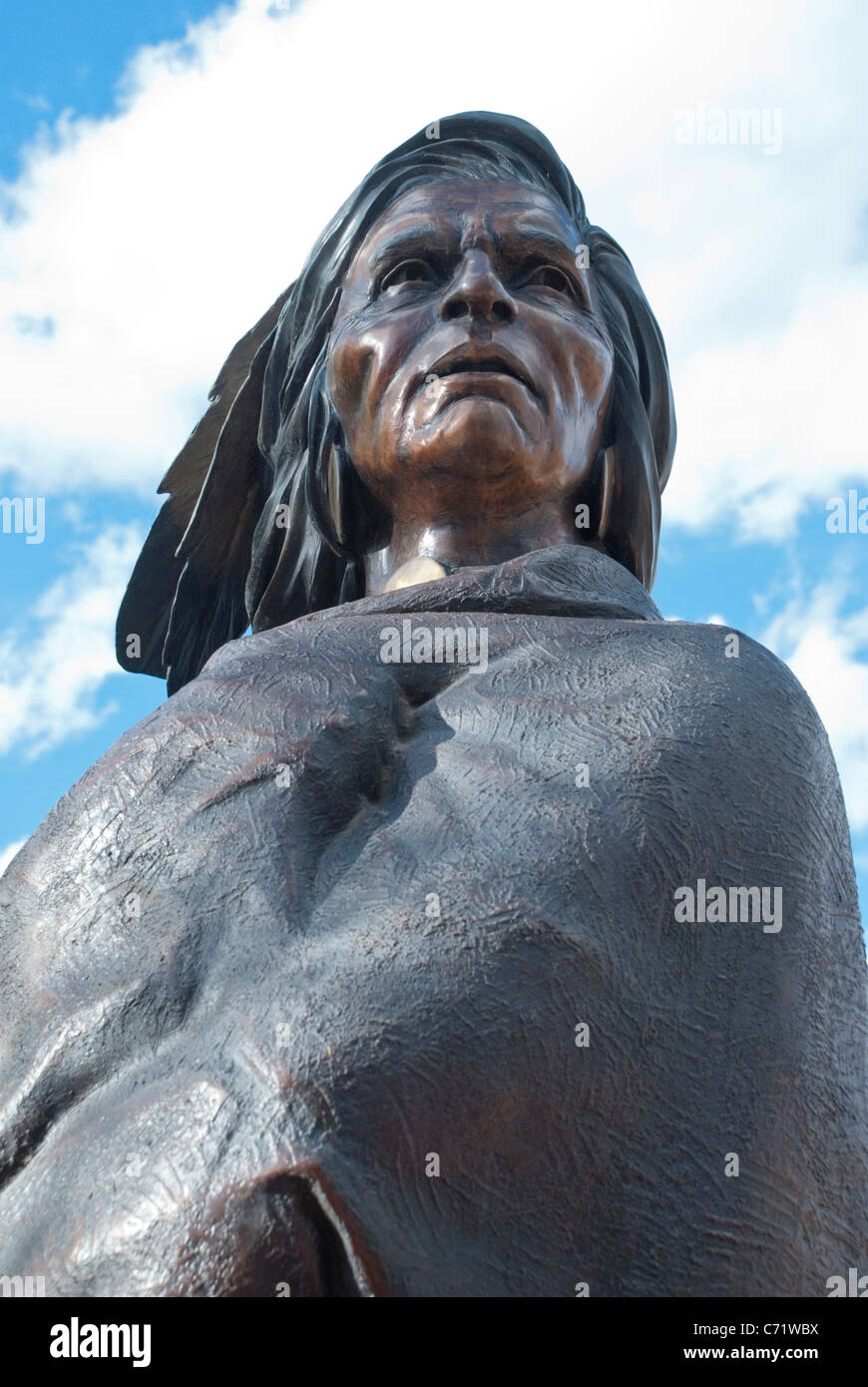 Bronze sculpture native american indian hi-res stock photography and ...