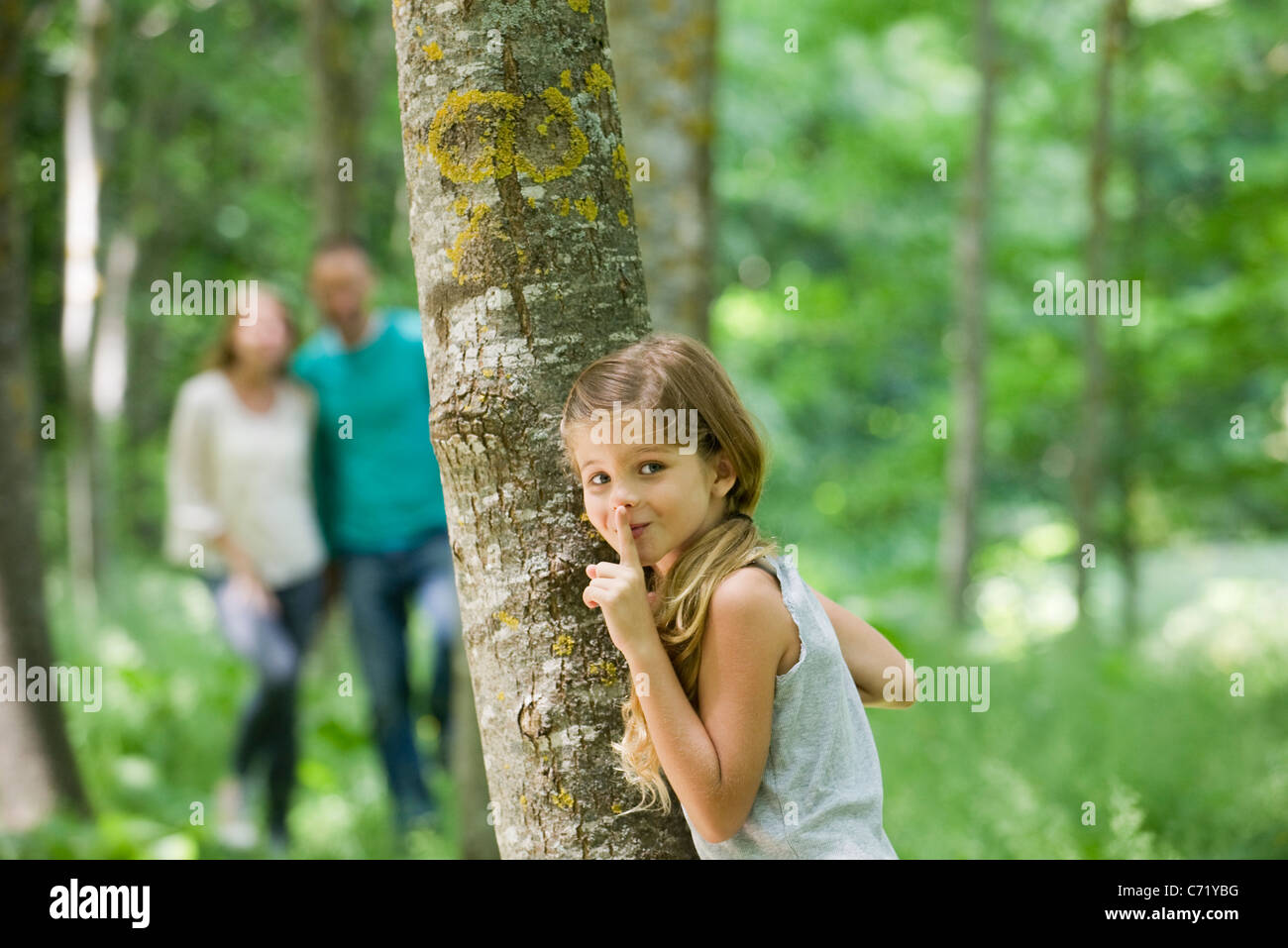 Children hiding in behind tree hi-res stock photography and images - Alamy