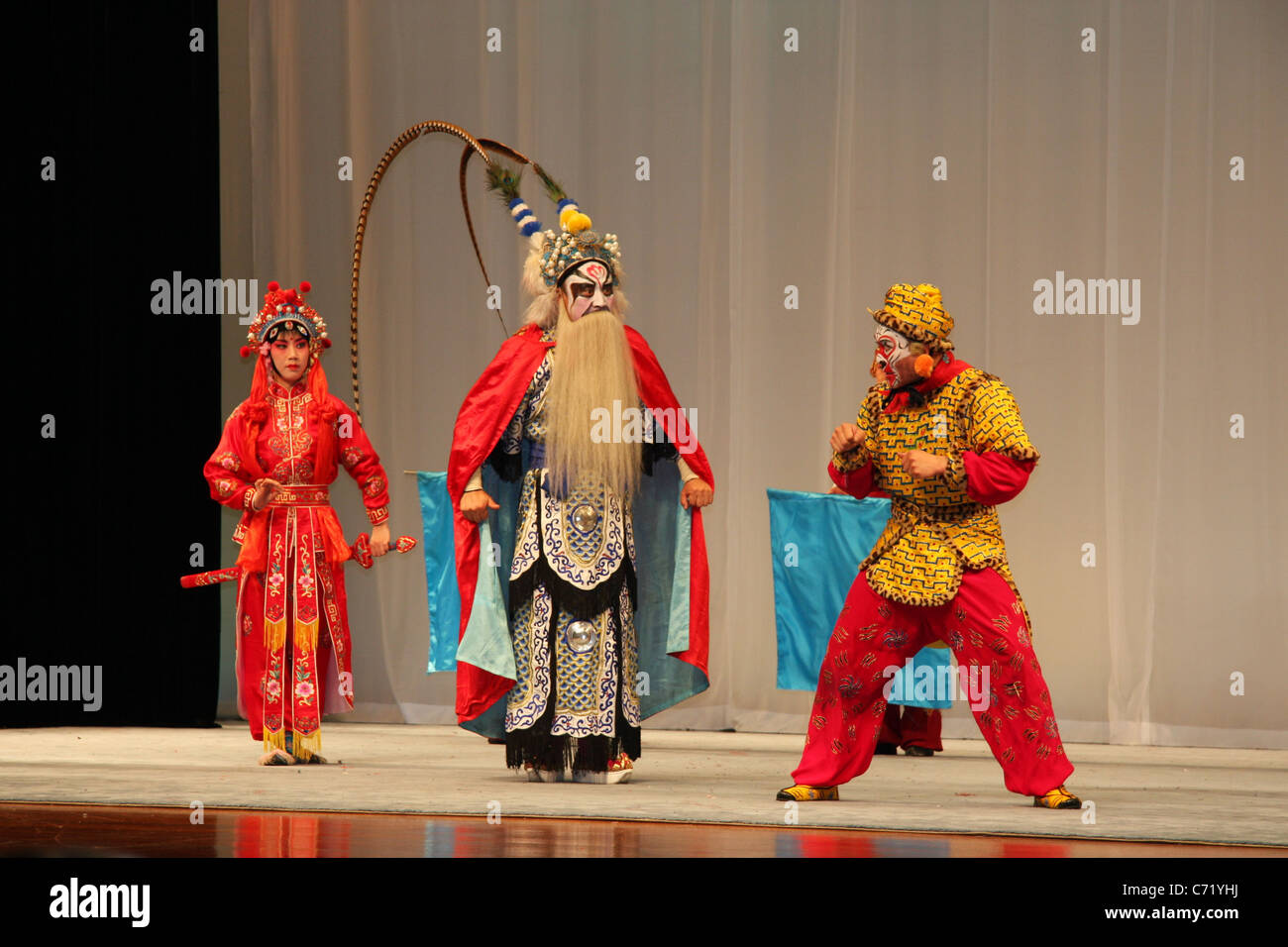Three traditional opera performers hi-res stock photography and images ...