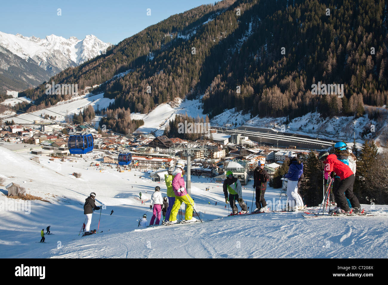 SKIERS, SKI PISTE, ST. ANTON AM ARLBERG, TYROL, AUSTRIA Stock Photo - Alamy