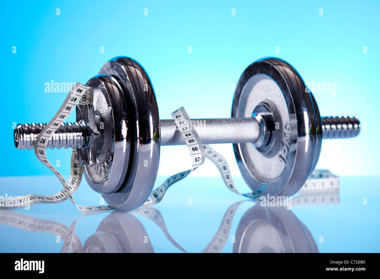 Measuring of dumbbell Stock Photo - Alamy